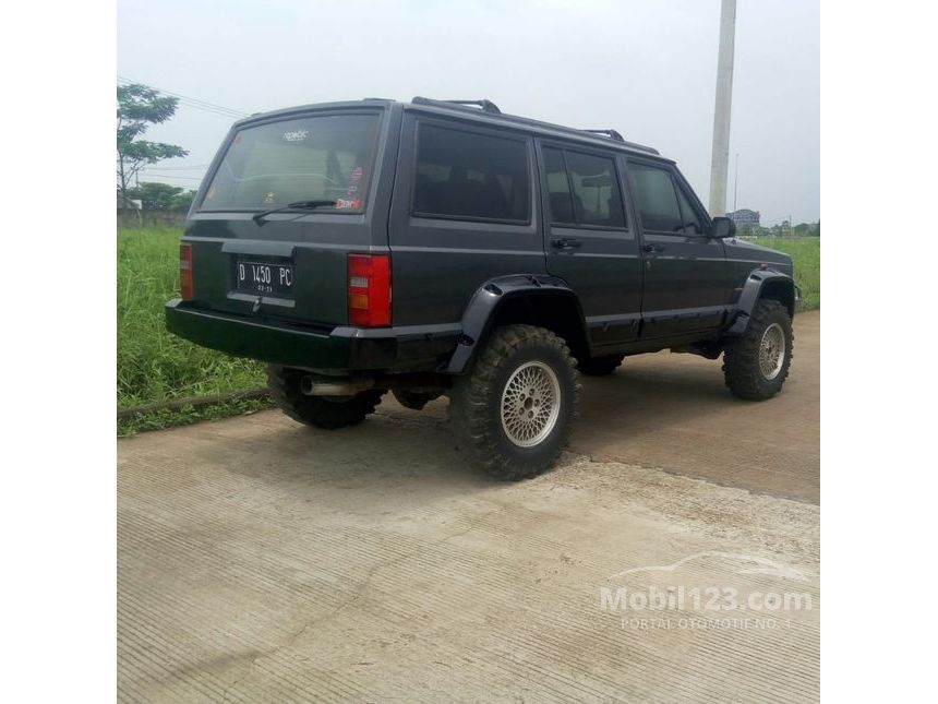 Jual Mobil Jeep Cherokee 1995 4.0 di Jawa Barat Automatic SUV Abu-abu ...