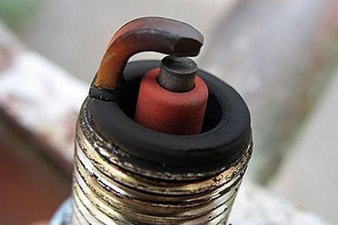 Pahami Warna Elektroda Busi, Jadi Indikator Kondisi Mesin - Panduan ...