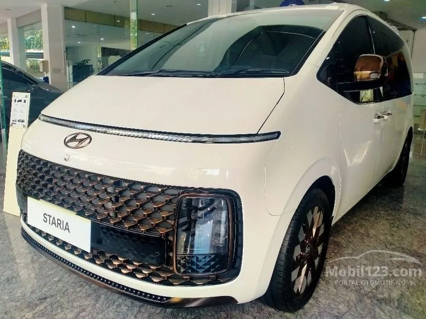 Jual Mobil Hyundai Staria 2022 Signature 9 2.2 di DKI Jakarta Automatic ...