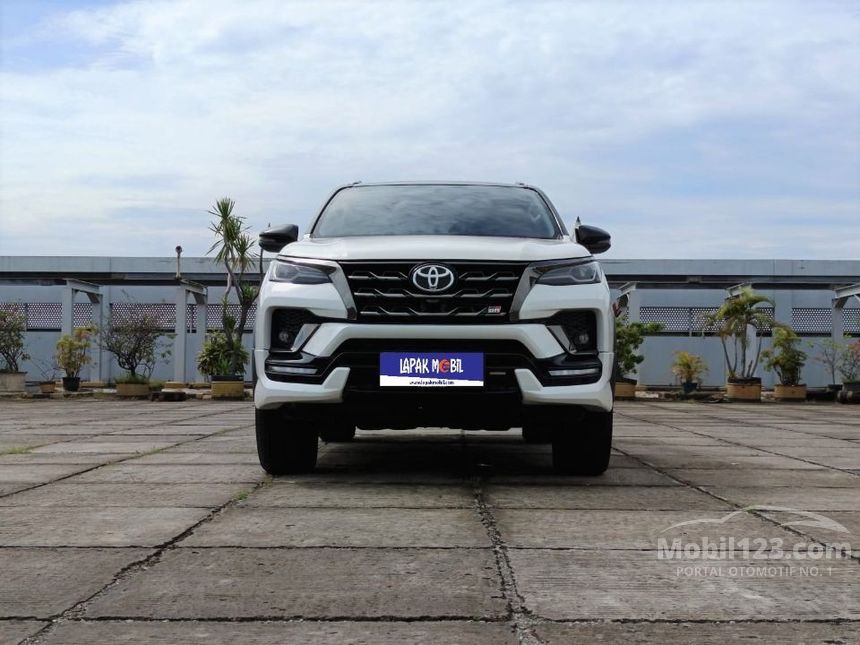 Jual Mobil Toyota Fortuner 2023 GR Sport Two-Tone 2.8 di DKI Jakarta ...