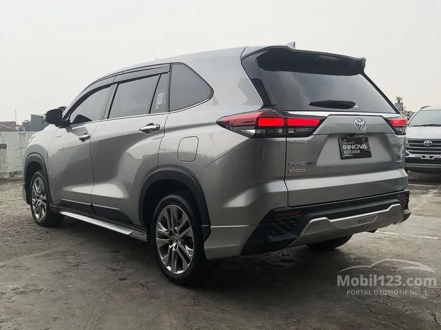 Jual Mobil Toyota Kijang Innova Zenix 2022 V HV Modellista 2.0 di DKI ...