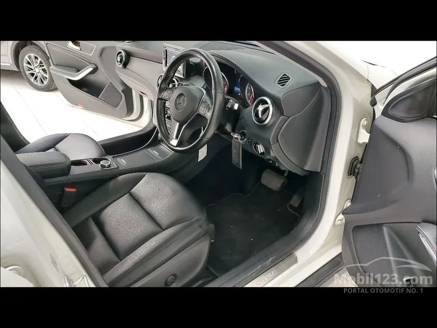 Jual Mobil Mercedes-Benz GLA200 2014 Urban 1.6 di Yogyakarta Automatic SUV Putih Rp 405.000.000 ...