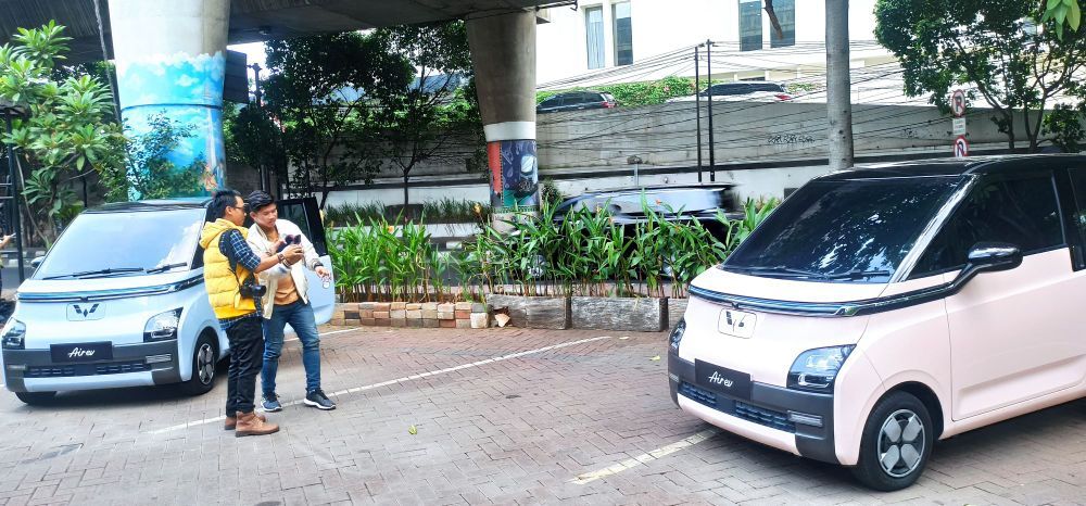 Antusiasme Konten Kreator Garap Wuling Air ev untuk Video Review - Berita Otomotif | Mobil123