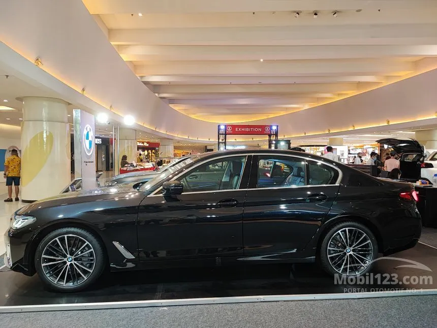 Jual Mobil BMW 530i 2022 Opulence 2.0 di DKI Jakarta Automatic Sedan ...