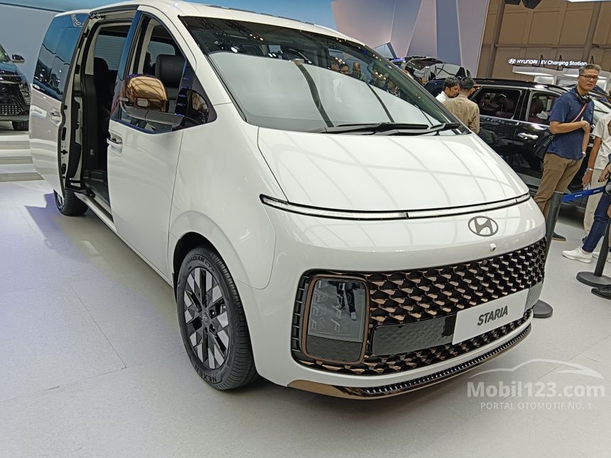 Jual Mobil Hyundai Staria 2024 Signature 9 2.2 di DKI Jakarta Automatic ...
