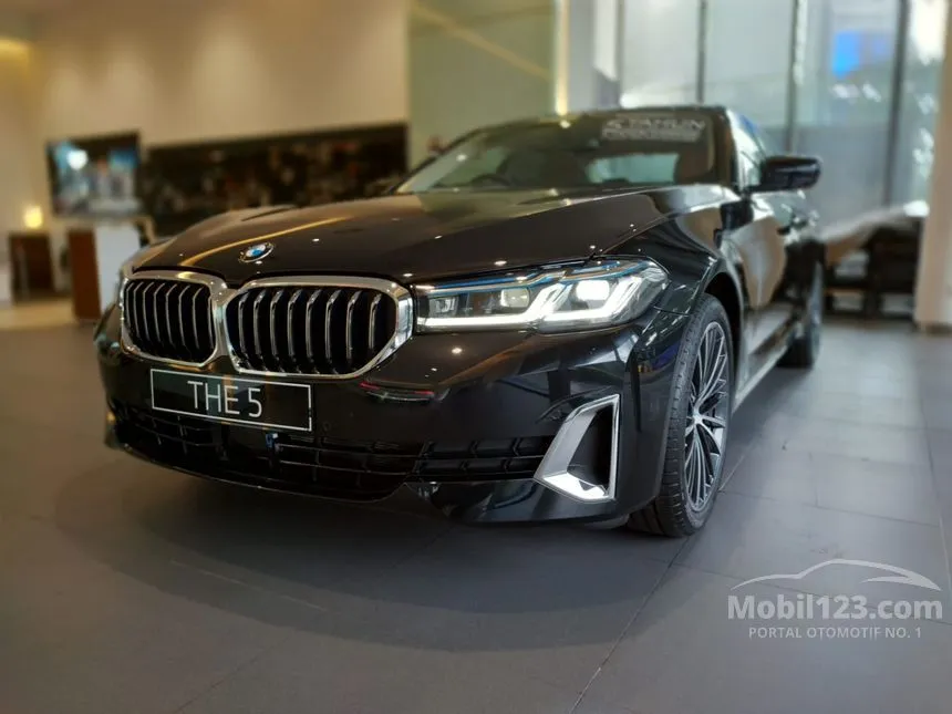 Jual Mobil BMW 530i 2023 Opulence 2.0 di DKI Jakarta Automatic Sedan ...