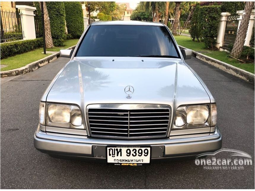 Mercedes-Benz 220E 1993 2.2 in กรุงเทพและปริมณฑล Automatic Sedan สีเทา ...