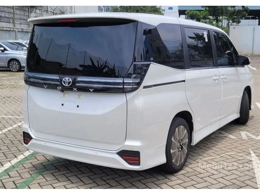 Jual Mobil Toyota Voxy 2023 2.0 di Jawa Barat Automatic Van Wagon Putih ...