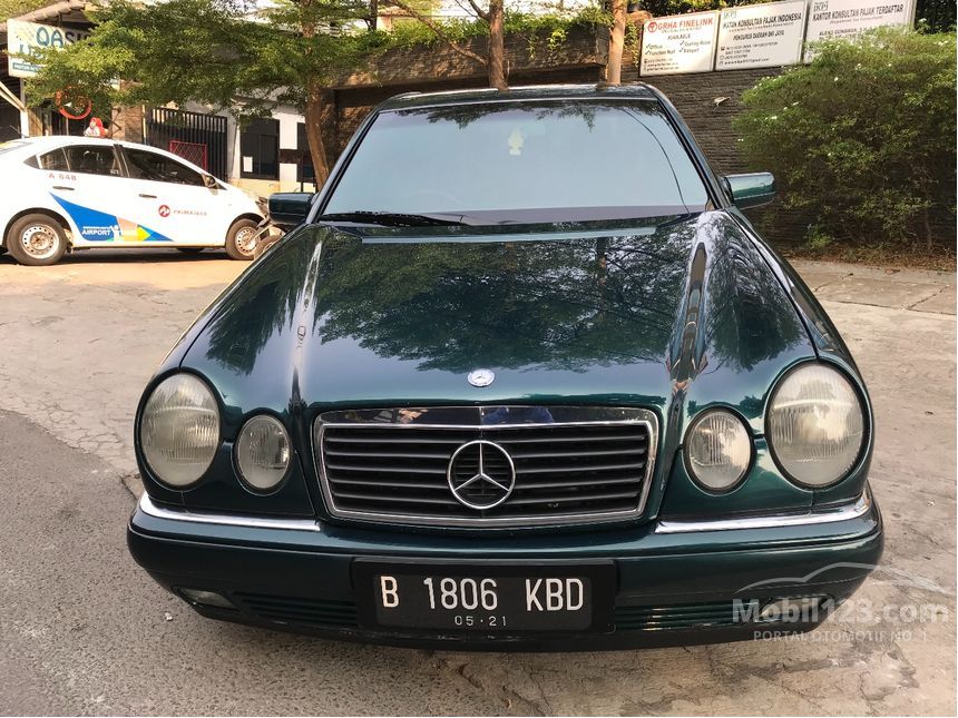 Jual Mobil Mercedes-Benz E320 1998 W210 3.2 Automatic 3.2 di DKI ...