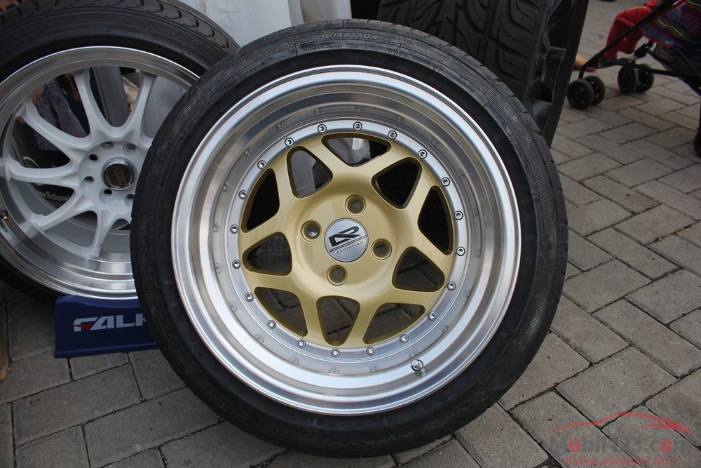 Velg Retro Kini Mendominasi Mobil Modifikasi - Berita Otomotif | Mobil123