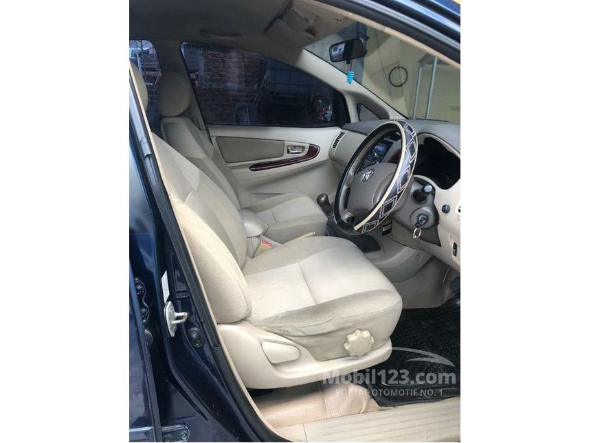 Jual Mobil Toyota Kijang Innova 2005 V 2.0 di Kalimantan Timur Manual ...