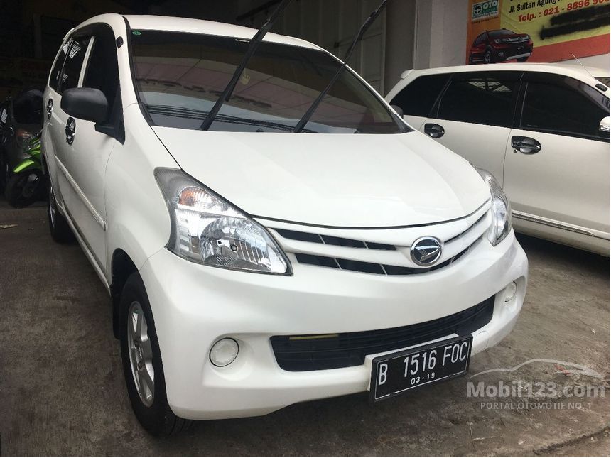 Jual Mobil Daihatsu Xenia 2014 X STD 1.3 di Jawa Barat Manual MPV Putih ...
