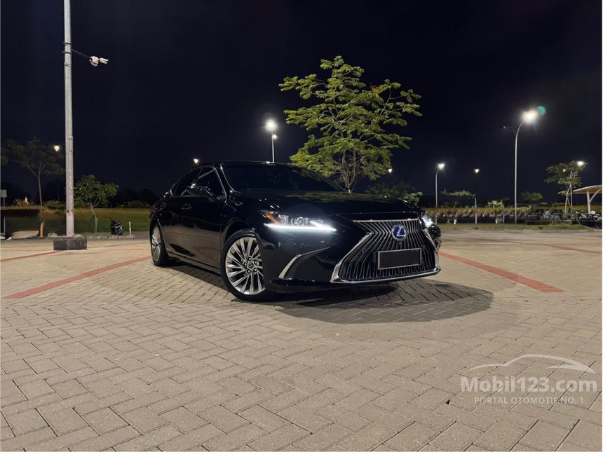 Jual Mobil Lexus ES 300h 2021 Ultra Luxury 2.5 di DKI Jakarta Automatic ...