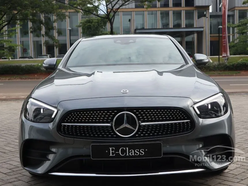 Jual Mobil Mercedes-Benz E300 2023 AMG Line 2.0 di DKI Jakarta Automatic Sedan Abu-abu Rp 1.470 ...