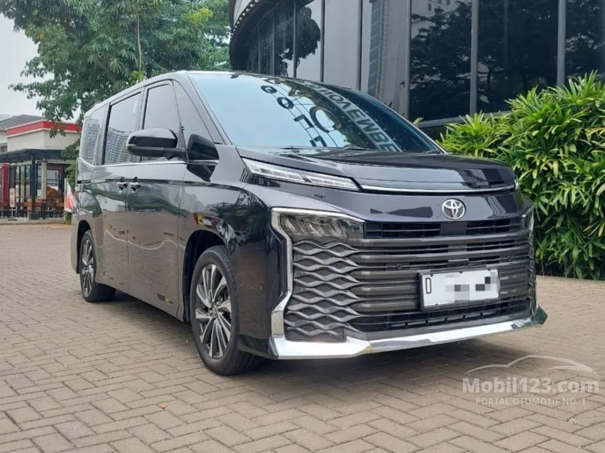 Jual Mobil Toyota Voxy 2022 2.0 di DKI Jakarta Automatic Van Wagon Ungu ...