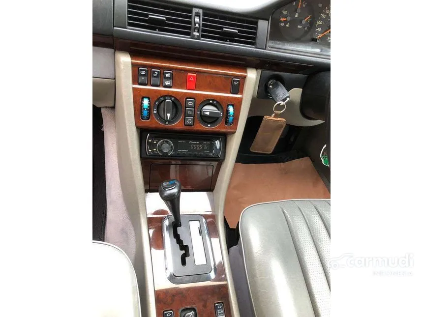Jual Mobil Mercedes-Benz E320 1996 W124 3.2 L6 Automatic 3.2 di Jawa ...