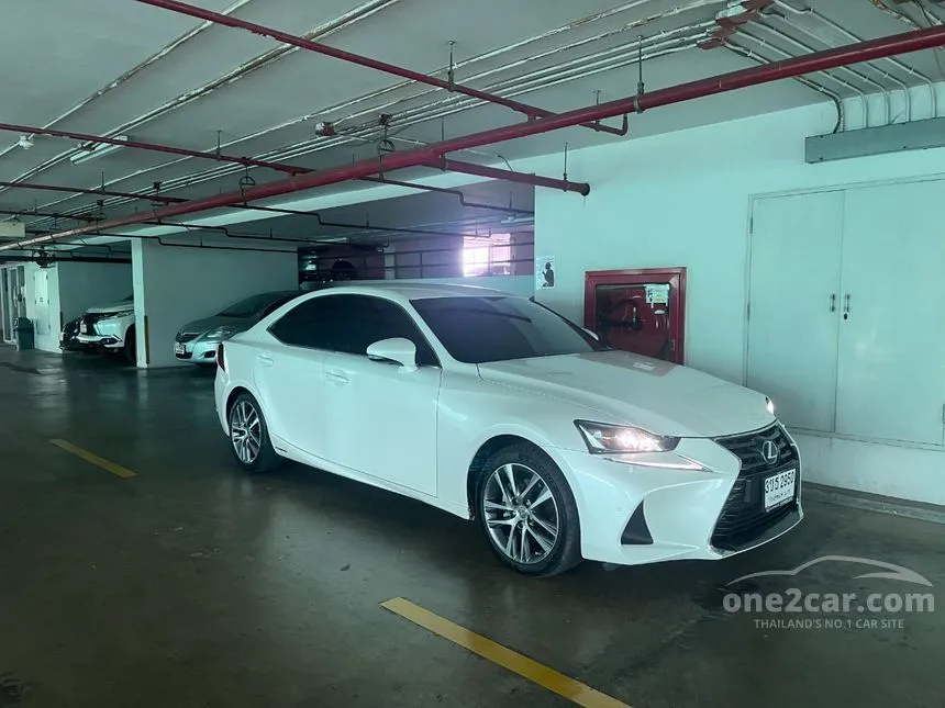 2017 Lexus IS300h 2.5 (ปี 13-23) 2.5 Premium Sedan AT for sale on One2car