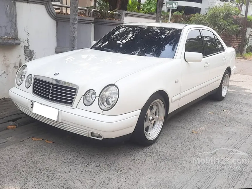 Jual Mobil Mercedes-Benz E230 1997 W210 2.3 Automatic 2.3 di DKI Jakarta Automatic Sedan Putih ...