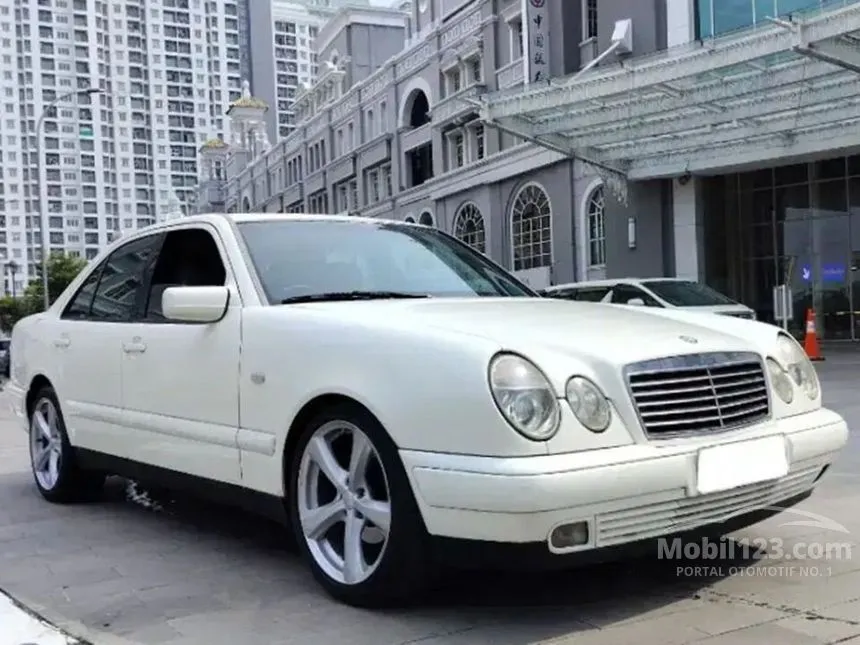 Jual Mobil Mercedes-Benz E230 1997 W210 2.3 Automatic 2.3 di DKI Jakarta Automatic Sedan Putih ...