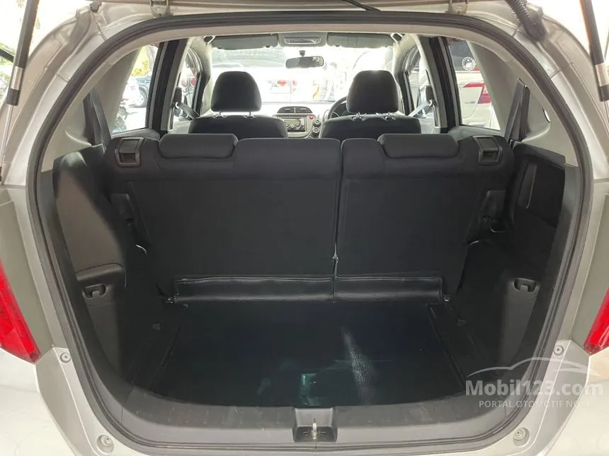 Jual Mobil Honda Jazz 2010 1.5 di Jawa Timur Automatic Hatchback Silver ...