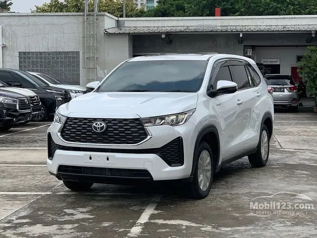 Jual Toyota Kijang Innova Zenix V HV Modellista Non RSE (Premium Color ...
