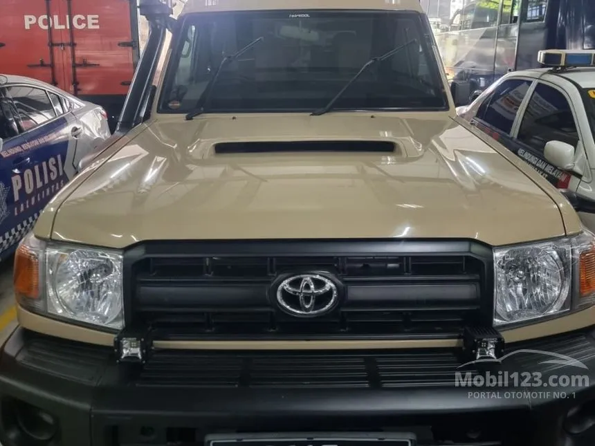 Jual Mobil Toyota Land Cruiser 2012 LC70 V8 4.5 Manual 4.5 di DKI Jakarta Manual SUV Offroad 4WD ...