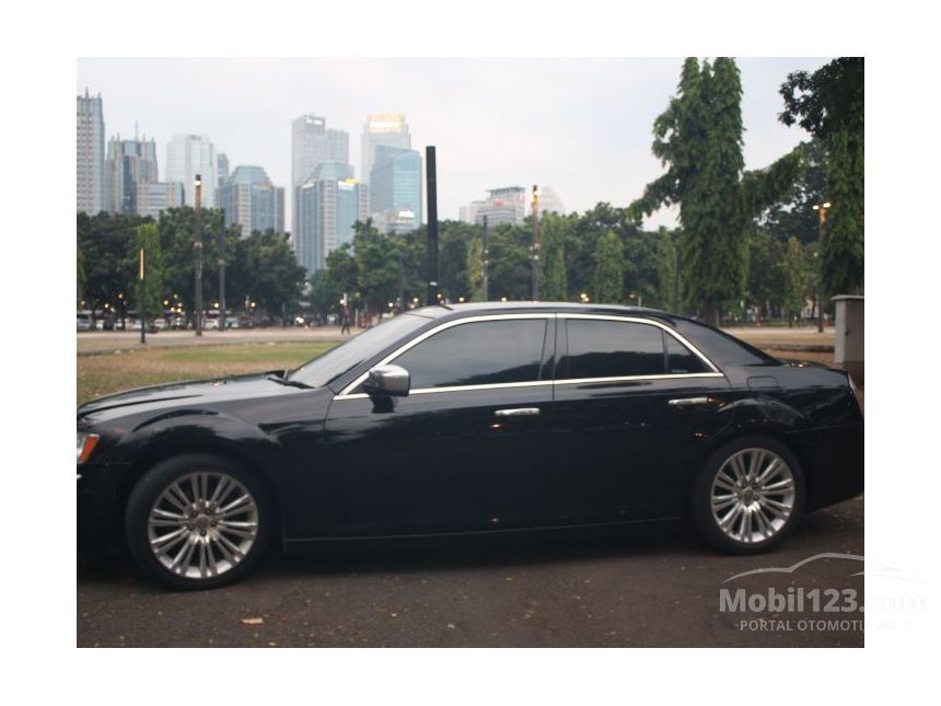 Jual Mobil Chrysler 300C 2012 SRT8 6.4 di Jawa Barat Automatic Sedan ...