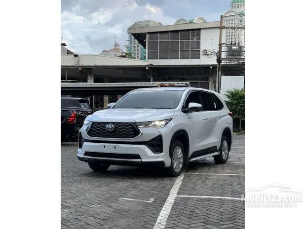 Jual Toyota Kijang Innova Zenix V HV (Premium Color) MPV Bekas di ...