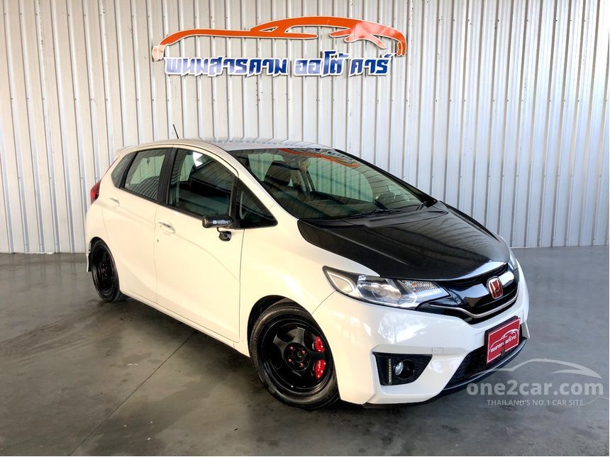 Honda Jazz 2016 (ปี 14-18) SV+ i-VTEC 1.5 เกียร์อัตโนมัติ สีขาว ...