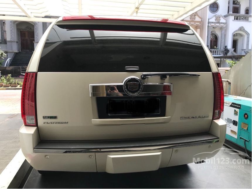 Jual Mobil Cadillac Escalade 2012 V8 6.2 Automatic 6.2 di Sumatera ...