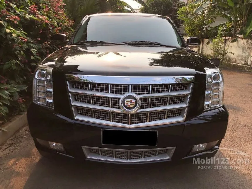 Jual Mobil Cadillac Escalade 2013 Platinum 6.2 di Riau Automatic SUV ...