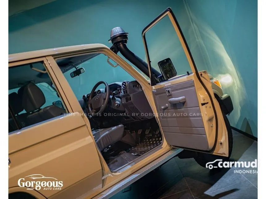 Toyota Land Cruiser 2022 70 GXL Troop Carrier 4.5 in DKI Jakarta Manual ...