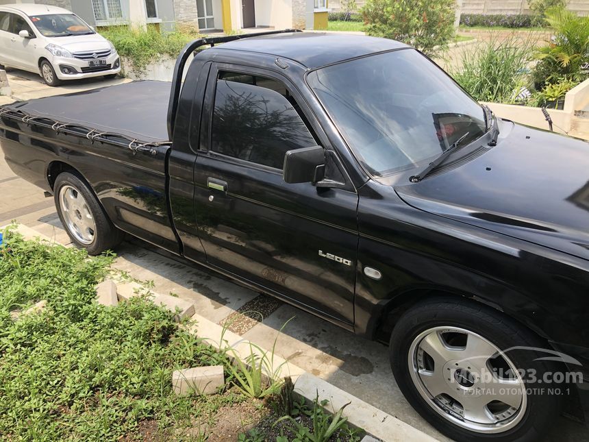 Jual Mobil Mitsubishi L200 Strada 2006 GLS 2.5 di Jawa Barat Manual ...