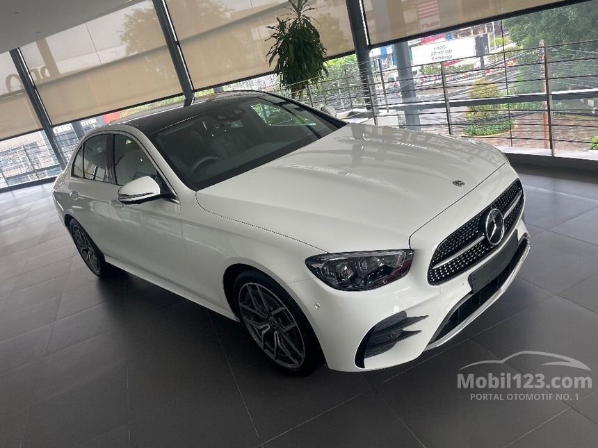 Jual Mobil Mercedes-Benz E300 2023 AMG Line 2.0 di DKI Jakarta Automatic Sedan Putih Rp 1.420 ...