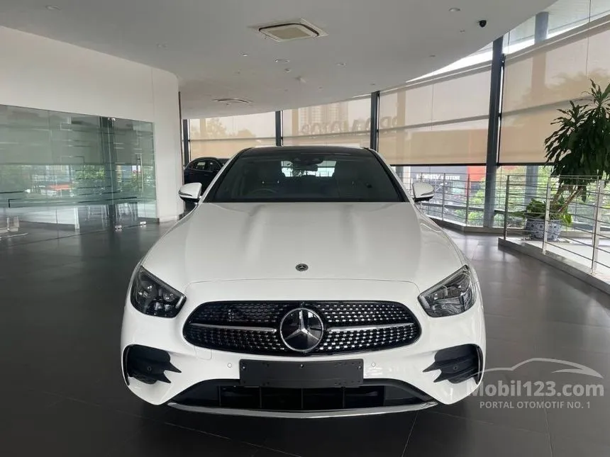 Jual Mobil Mercedes-Benz E300 2023 AMG Line 2.0 di DKI Jakarta Automatic Sedan Putih Rp 1.565 ...