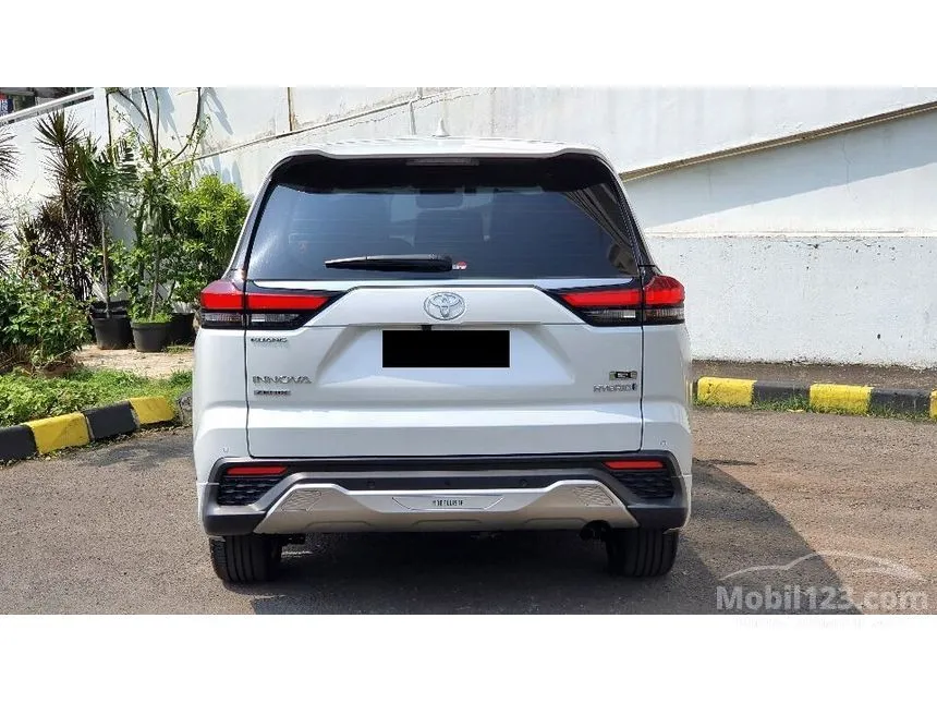 Jual Mobil Toyota Kijang Innova Zenix 2023 Q HV TSS Modellista 2.0 di ...