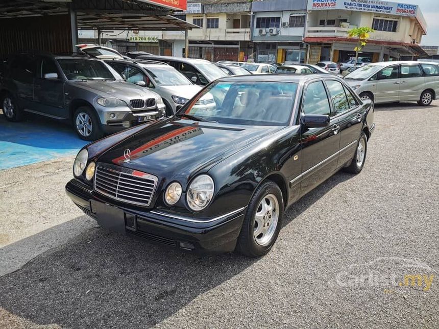 Mercedes-Benz E200 1998 Classic 2.0 in Johor Automatic Sedan Black for ...