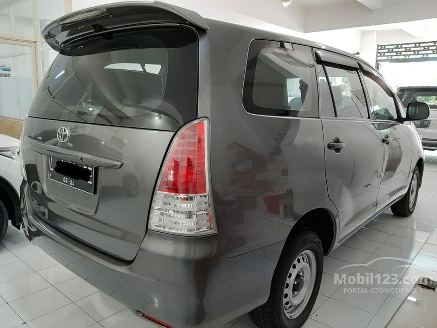 Jual Mobil Toyota Kijang Innova 2010 J 2.0 di Jawa Timur Manual MPV Abu ...