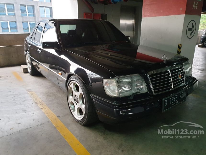 Jual Mobil Mercedes-Benz E320 1996 W124 3.2 L6 Automatic 3.2 di DKI ...