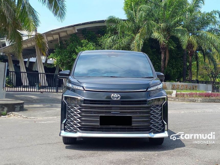 Toyota Voxy 2022 (Premium Color) 2.0 in Jawa Timur Automatic MPV Black ...