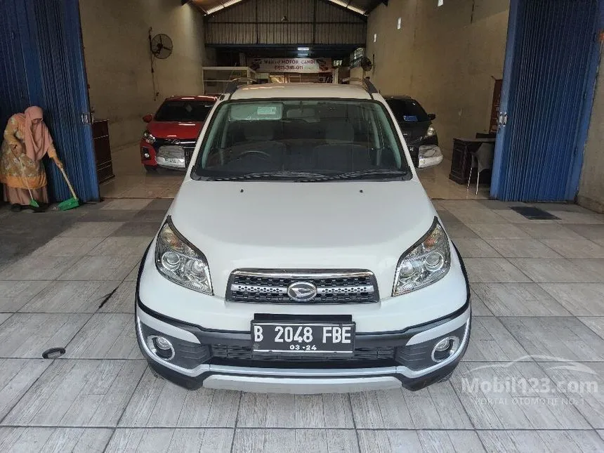Jual Mobil Daihatsu Terios 2014 TX ADVENTURE 1.5 di Jawa Timur ...